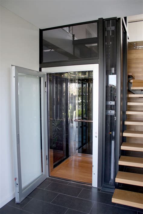 Frameless Black Shaft Elevator Boutique