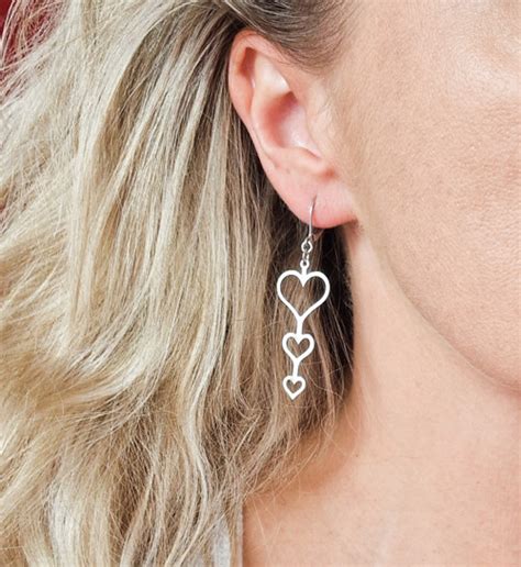 Náhrdelník Dámský Ocelový Náhrdelníktři Srdíčka Od Moravian Steel