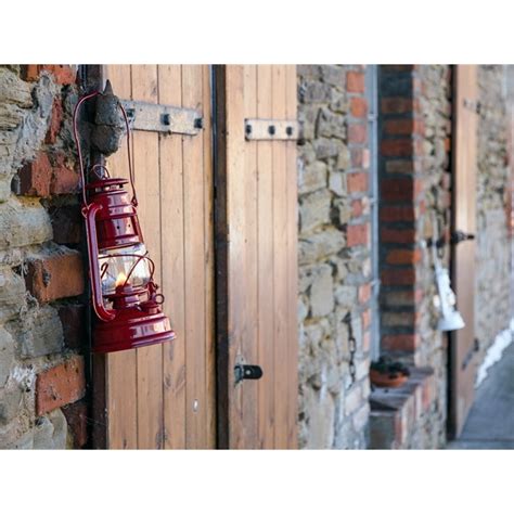 Feuerhand Stormlamp 276 Robijn Rood Dicks Dumpstore