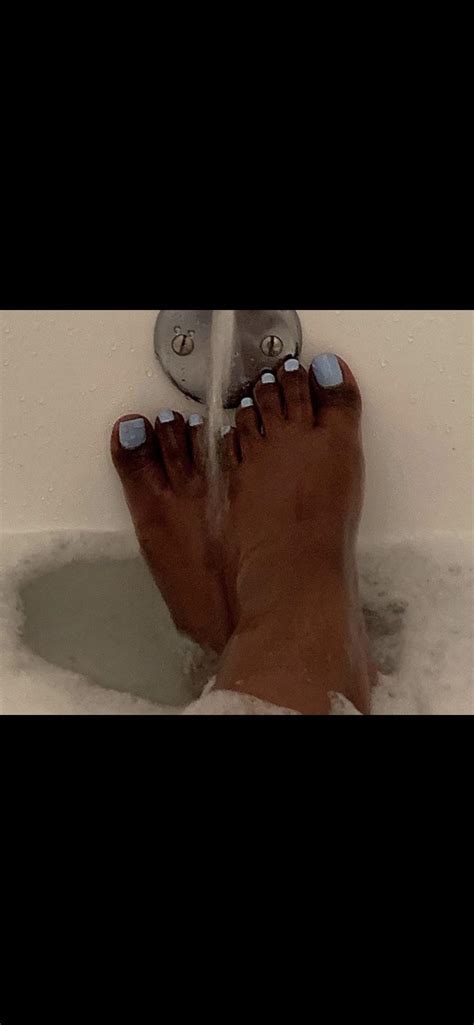 Pretty Blue R Feetpics