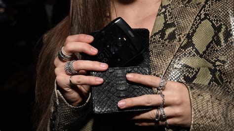 Iconic Motorola Razr Flip Phone Makes Comeback Herald Sun