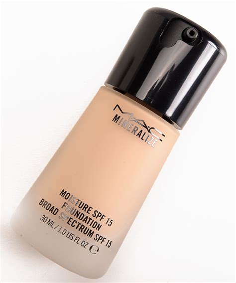 MAC NW20 Mineralize Moisture SPF 15 Review & Swatches