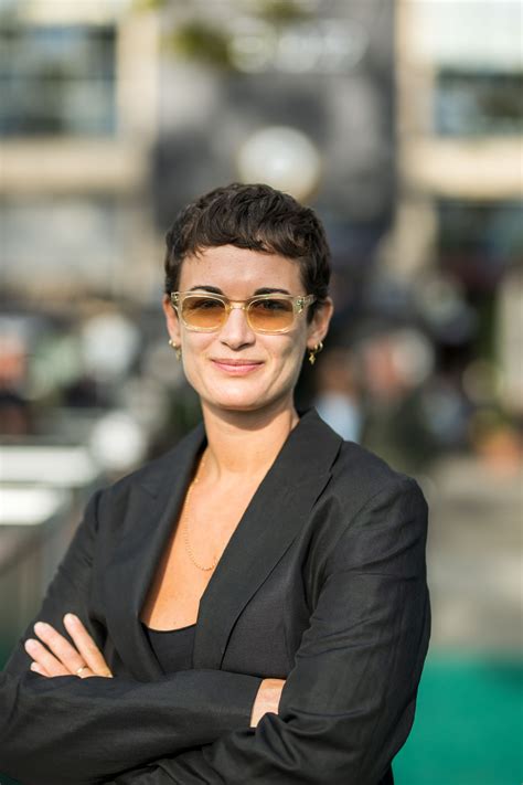 Georgia Oakley Haalt Met Blue Jean Een Antihomowet Uit De Vergetelheid