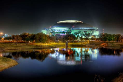 This Texas City Is An Unexpected Destination For Music Lovers — How To
