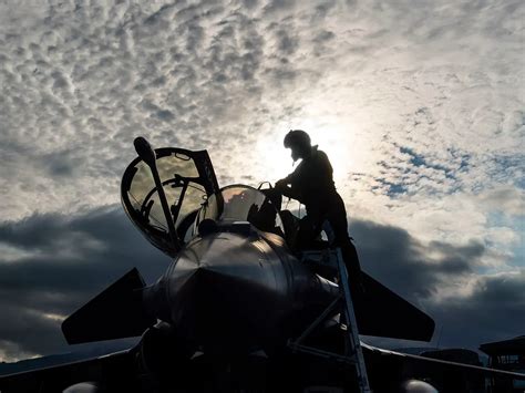 5 Fighter Jets That Terrify Even The Bravest Pilots
