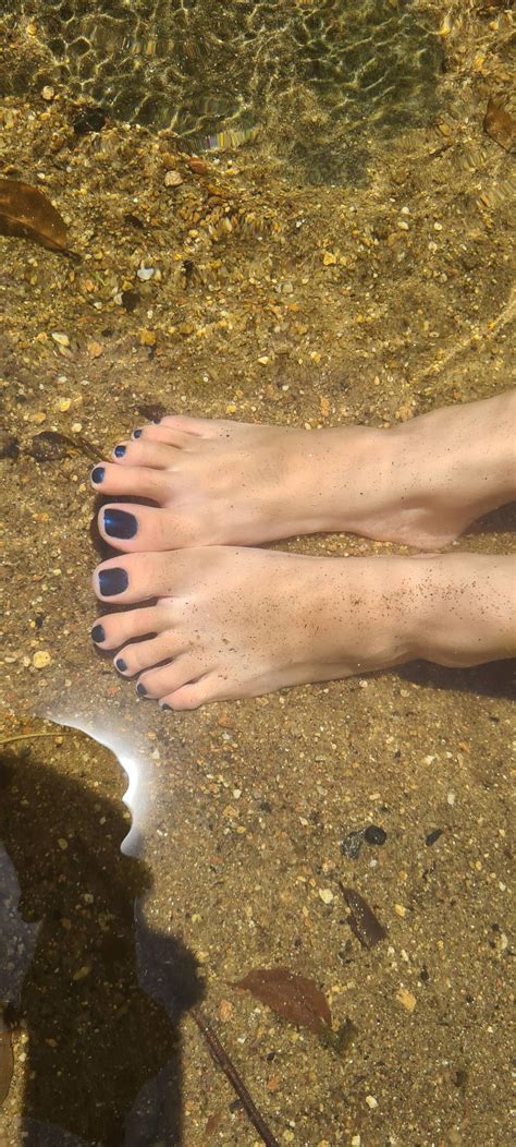 Kiss Them 😙 R Feet2big