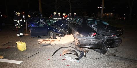 Bremse Defekt Golf Rast In Geparkten Mercedes Autos Total Zerstört Mopo