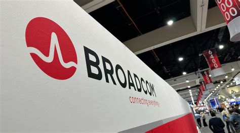Broadcom Introduces Tomahawk 6 Networking Chip For Large Scale Ai Clusters Siliconangle