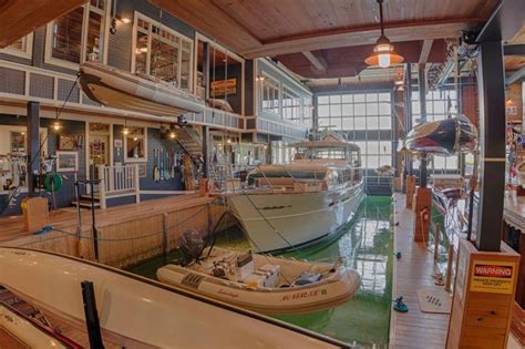 Amazing Homes On The Water House Boat Lake House Lakefront Living
