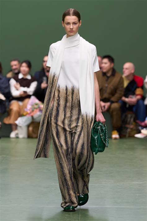 Loewe Fall 2024 Ready To Wear Collection Vogue