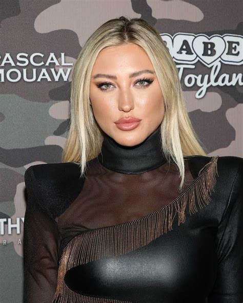 Who Is Stefanie Gurzanski 5 Interesting Facts About The Model Ke