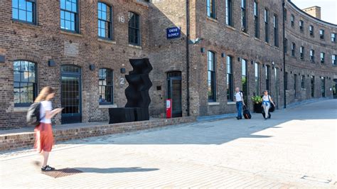 Zaha Hadid Design Launches Undulating Modular Display System