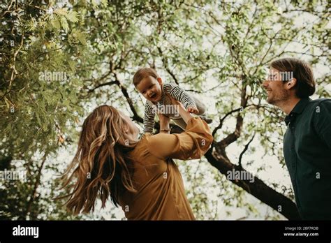 Mutter Und Erwachsener Sohn Stockfotos Und Bilder Kaufen Alamy