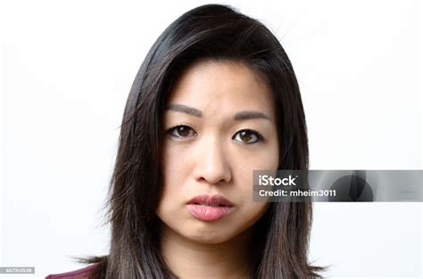 Wanita Dengan Tatapan Kosong Serius Foto Stok Unduh Gambar Sekarang