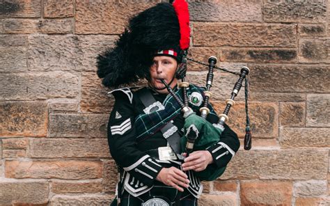 What Are The Differences Between Irish Bagpipes And Scottish Bagpipes