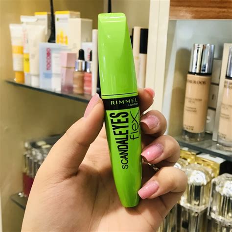 ریمل حجم دهنده ریمل لاندن سبز مدل Scandal Eyes استاربیوتی