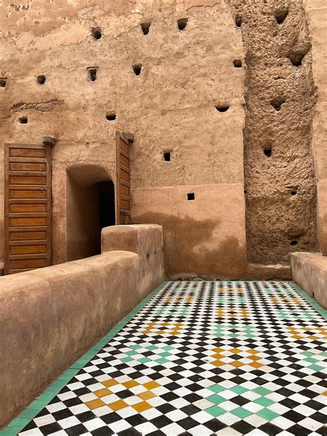 걱정 없는 건축 경치가 좋은 관광 낮 내려 놓다 누워 있는 도시 풍경 도시의 따뜻한 마라케시 마라케시 사피 모로코 모험 문화 문화 유산 민족