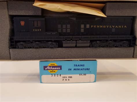 Athearn Prr Sd9 Loco 7607 Newton Depot