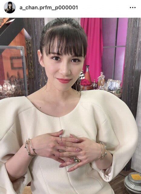 エンタメ トップNEWS あちゃん超ミニで大胆太ももセクシーなんという美脚