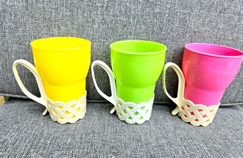 Vintage Mid Century Beacon Plastic Colored Cups With White Holders