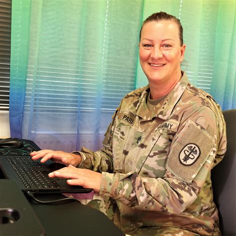Army Medic Puts Life Saving Skills To Use Following Car Crash Article The United States Army