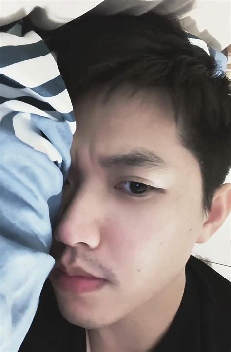 33岁帅哥谢家振去世，妻子去世4个月思念成疾想不开，家属回应离开弟弟消息