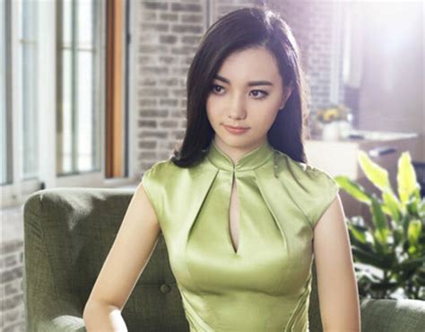 22岁混血女棋士常被叫花瓶，她究竟有多漂亮？