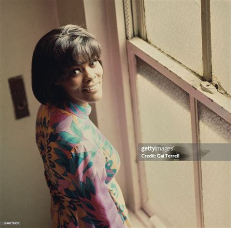 American Singer Dionne Warwick Wearing A Multi Coloured Outfit Poses