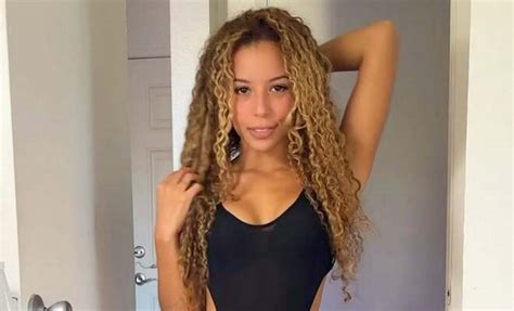 Camila Elle Biodata Profil Fakta Umur Agama Pacar Karier