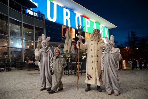 Stari Dobri Dedek Mraz Prihaja V Europark A To še Ni Vse Lokalec Si