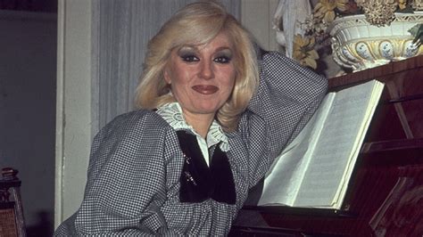 Usta Sanatçı Rüçhan Çamay 94 Yaşında Hayatını Kaybetti Stil Haberleri