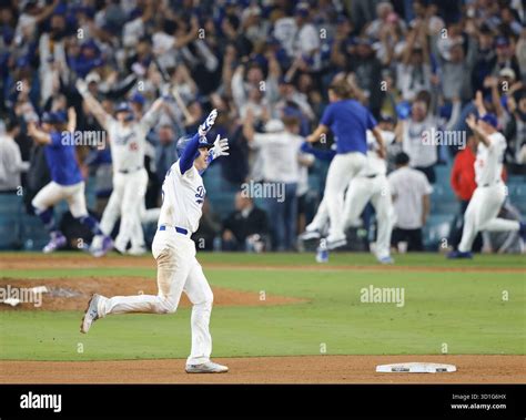 Los Angeles Dodgers Freddie Freeman 5 Runs The Bases After Hitting A