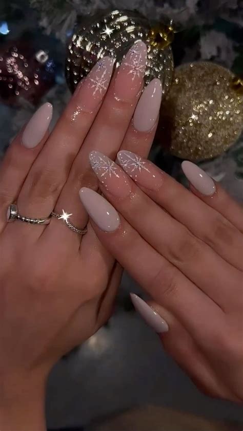 White Classy Nails Xmas Nails Gel Nails Holiday Nails
