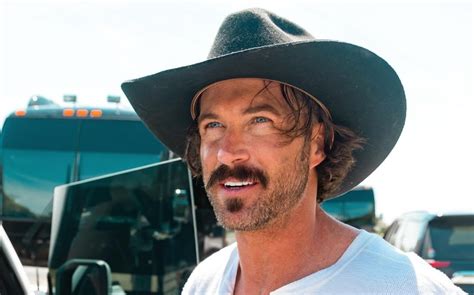 Riley Green Adds New Dates To His Damn Country Music Tour