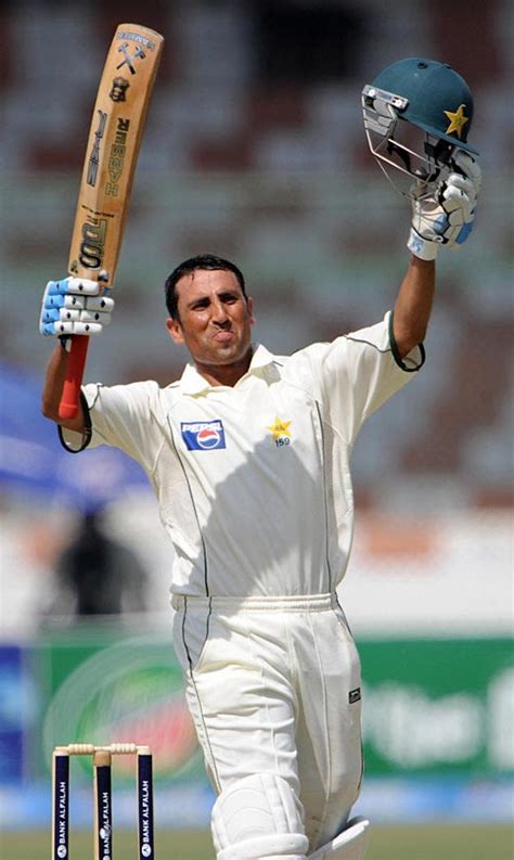 Younis Khan Brings Up His Double Century