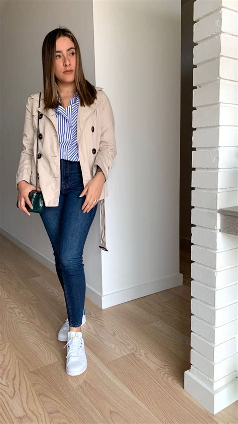 Come Back To The Office Camisa Rayada Mujer Jeans Y Blusa Blanca