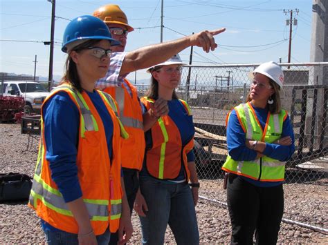 CONSTRUCTION WOMEN Canadian Contractor