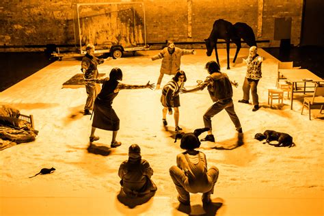 Niepokój Przychodzi O Zmierzchu Teatr Pantomimy