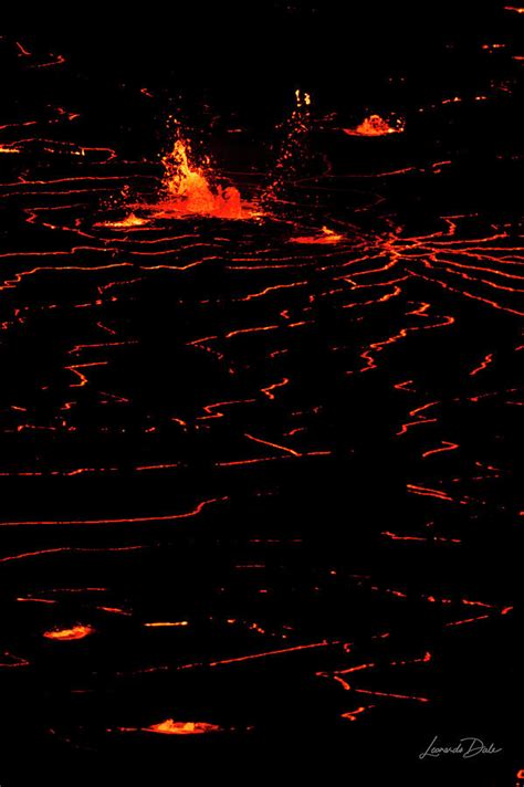 Mona Loa Lava Eruption By Leonardo Dale
