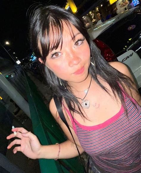 Pin By Michelle Alexander On Beabadoobee In 2024 Pretty People Beabadoobee Outfits Beauty