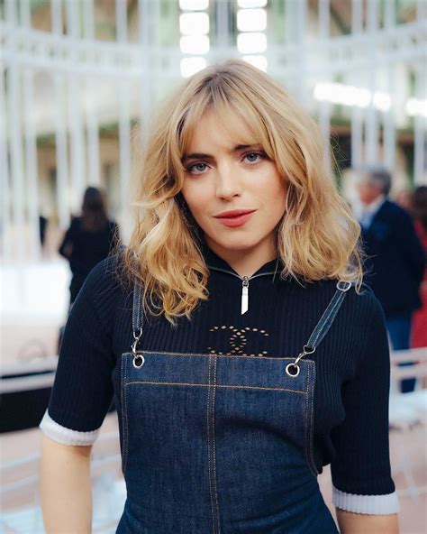 Shoulder Pads Sex Scheming Rivals Is Autumns Tv Hit — And Bella