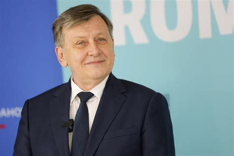Ce Studii Are Cu Adevărat Crin Antonescu și Ce S A Sinucis Prima Lui