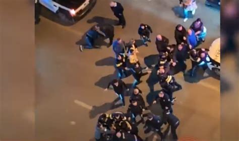 თბილისში ერთ ერთ რესტორანთან მასობრივი ჩხუბი იყო დაკავებულია 4 ადამიანი