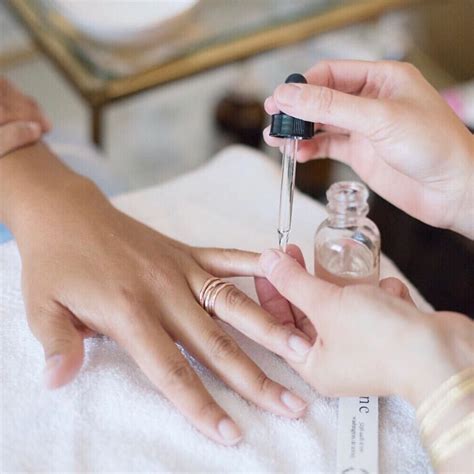 How To Repair Damaged Nails According To Experts Who What Wear