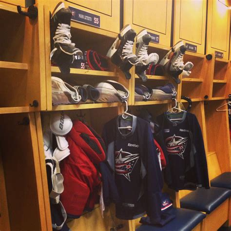 29 Hockey Locker Room Ideas Locker Room Hockey Hockey Room