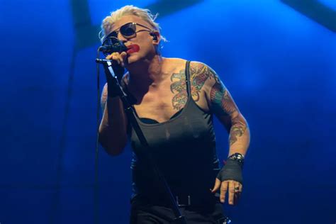 Tool Vocalist Dresses In Drag At ‘all Ages Florida Music Festival