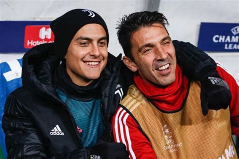 Buffon Senang Dybala Tolak Inter Dan Gabung Ke As Roma