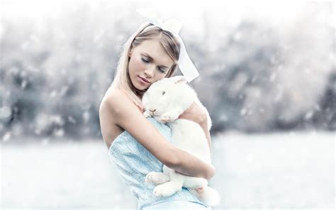 Snow Bunny Wallpapers Top Free Snow Bunny Backgrounds Wallpaperaccess