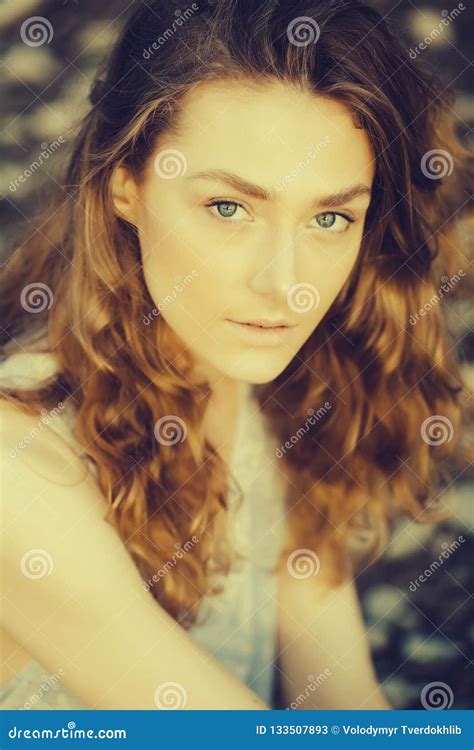 Jolie Fille Avec Le Beau Visage Image Stock Image Du Nature Blonde