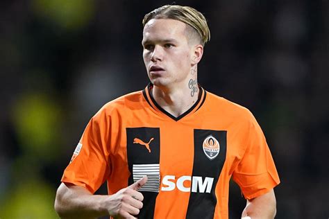 Transfer Rumours Arsenal Hold Talks Over £45m Shakhtar Winger Mykhaylo